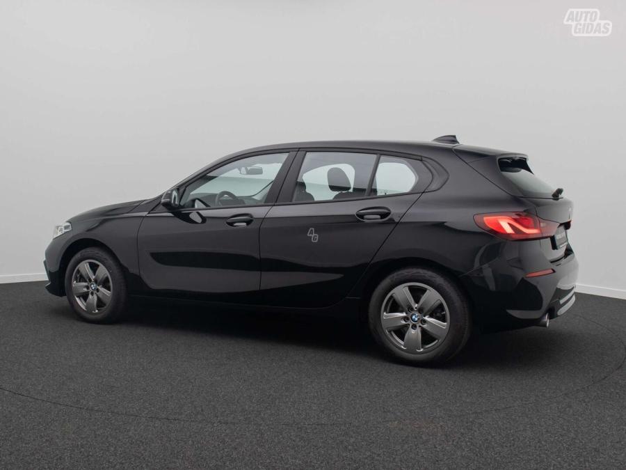 Melns BMW 118 2022 Kauņa, ar dzinēja tilpumu 1.50 L un nobraukumu 43 tūkst. km par 22914 €, foto 10 vietnē AUTOMOTO.COM.LV