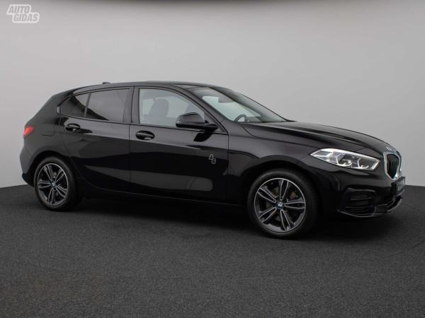 Black BMW 118 2022 in Kaunas, with an engine capacity of 1.50 L and mileage of 33 thousand km for 25489 €, photo 4 on AUTOMOTO.COM.LV