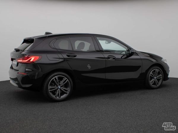 Black BMW 118 2022 in Kaunas, with an engine capacity of 1.50 L and mileage of 33 thousand km for 25489 €, photo 6 on AUTOMOTO.COM.LV