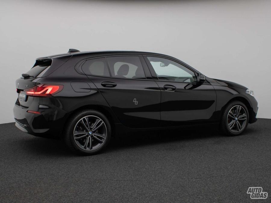 Black BMW 118 2022 in Kaunas, with an engine capacity of 1.50 L and mileage of 33 thousand km for 25489 €, photo 6 on AUTOMOTO.COM.LV