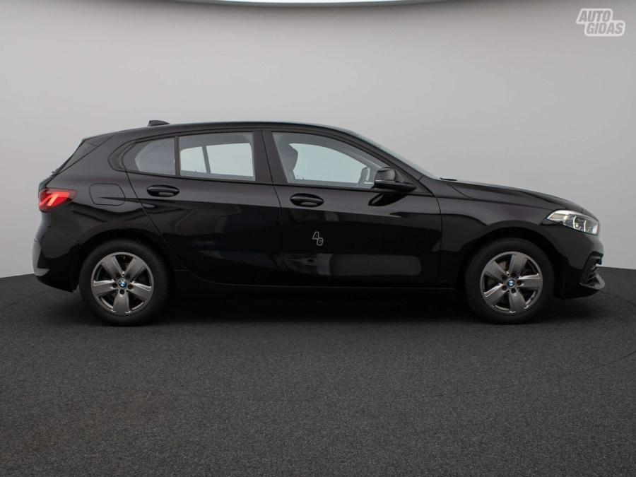 Melns BMW 118 2022 Kauņa, ar dzinēja tilpumu 1.50 L un nobraukumu 47 tūkst. km par 22914 €, foto 5 vietnē AUTOMOTO.COM.LV