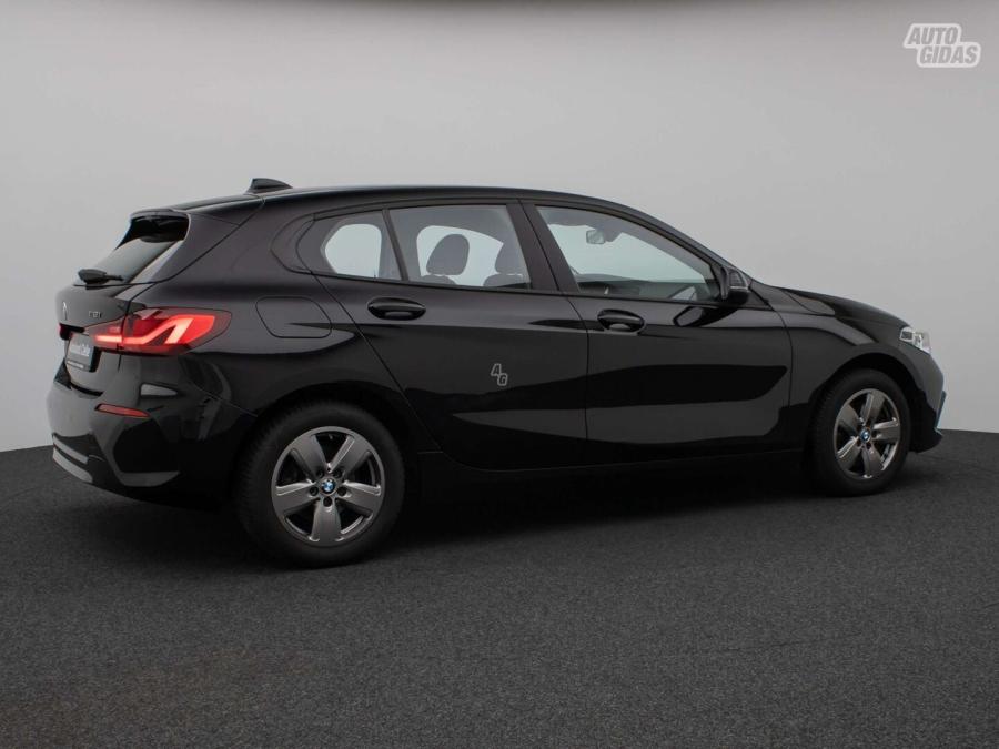 Melns BMW 118 2022 Kauņa, ar dzinēja tilpumu 1.50 L un nobraukumu 47 tūkst. km par 22914 €, foto 6 vietnē AUTOMOTO.COM.LV