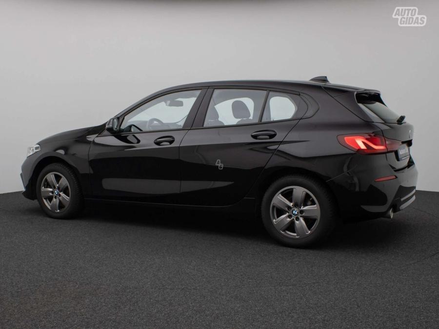 Melns BMW 118 2022 Kauņa, ar dzinēja tilpumu 1.50 L un nobraukumu 47 tūkst. km par 22914 €, foto 10 vietnē AUTOMOTO.COM.LV