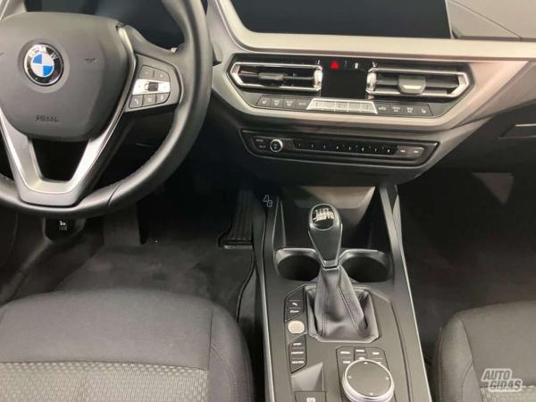 Black BMW 118 2022 in Kaunas, with an engine capacity of 1.50 L and mileage of 31 thousand km for 25312 €, photo 9 on AUTOMOTO.COM.LV