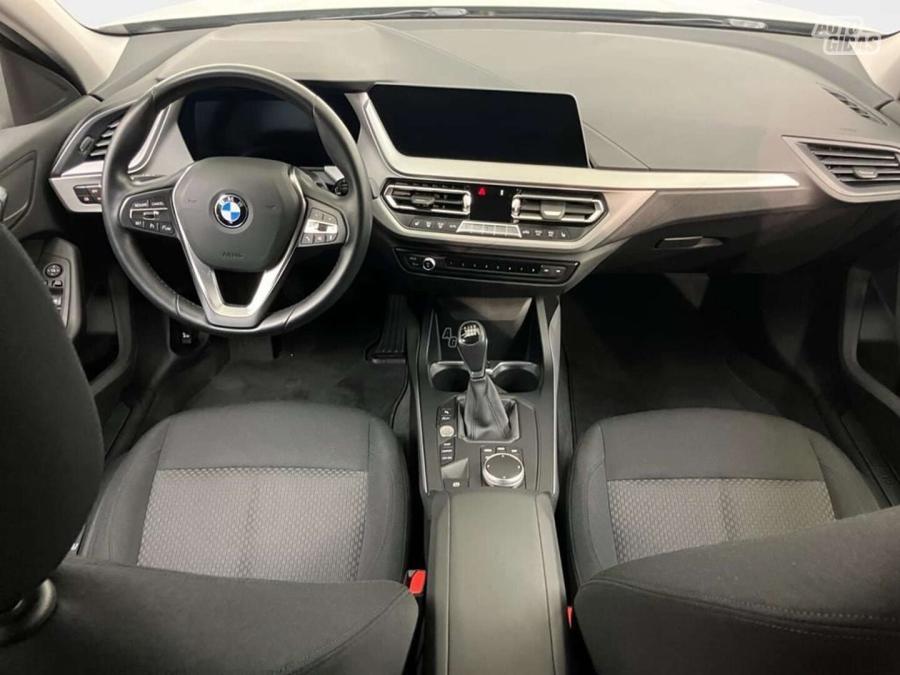 Melns BMW 118 2022 Kauņa, ar dzinēja tilpumu 1.50 L un nobraukumu 31 tūkst. km par 25312 €, foto 10 vietnē AUTOMOTO.COM.LV