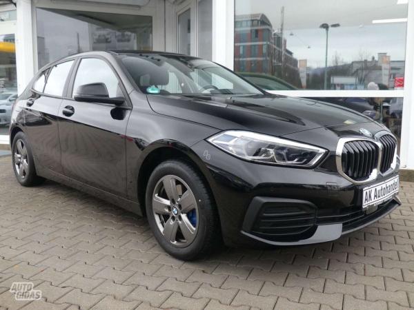Black BMW 118 2022 in Kaunas, with an engine capacity of 1.50 L and mileage of 41 thousand km for 23317 €, photo 3 on AUTOMOTO.COM.LV
