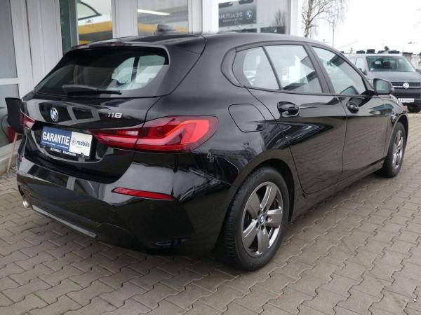 Black BMW 118 2022 in Kaunas, with an engine capacity of 1.50 L and mileage of 41 thousand km for 23317 €, photo 5 on AUTOMOTO.COM.LV
