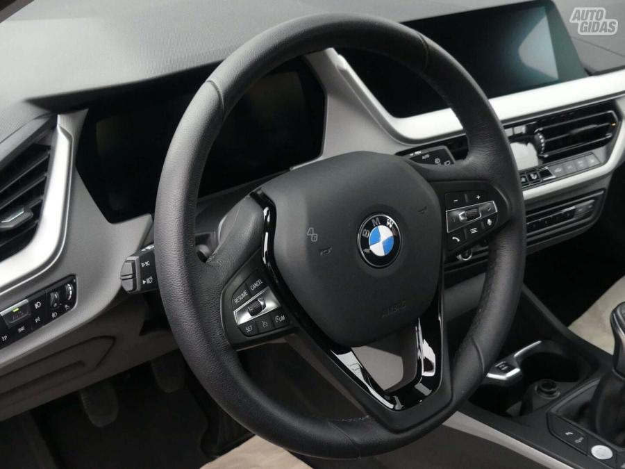 Black BMW 118 2022 in Kaunas, with an engine capacity of 1.50 L and mileage of 41 thousand km for 23317 €, photo 11 on AUTOMOTO.COM.LV
