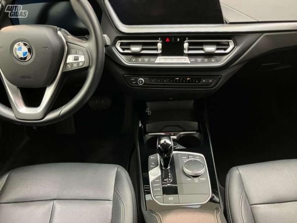 Melns BMW 118 2023 Kauņa, ar dzinēja tilpumu 1.50 L un nobraukumu 52 tūkst. km par 26776 €, foto 9 vietnē AUTOMOTO.COM.LV