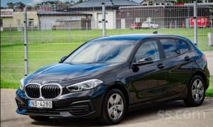 Black BMW 118 2021 in Riga, with an engine capacity of 1.50 L and mileage of 119 thousand km for 16500 €, photo 3 on AUTOMOTO.COM.LV