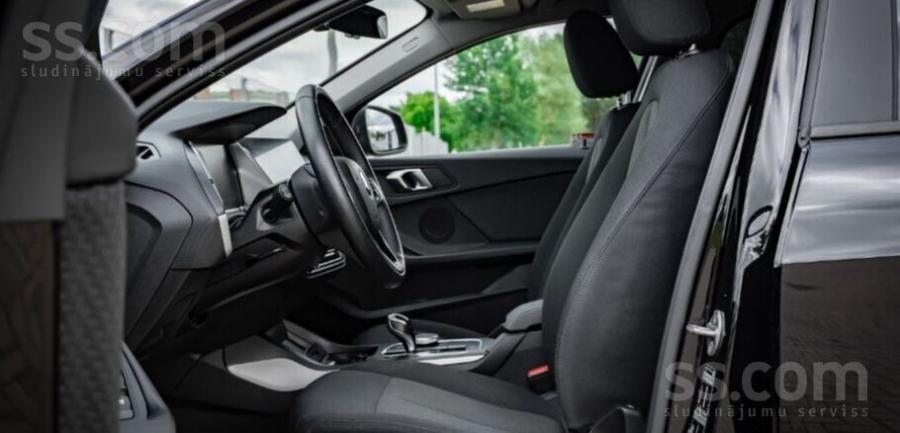 Black BMW 118 2021 in Riga, with an engine capacity of 1.50 L and mileage of 119 thousand km for 16500 €, photo 13 on AUTOMOTO.COM.LV