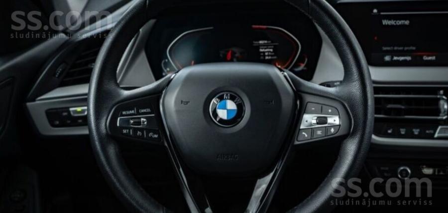 Black BMW 118 2021 in Riga, with an engine capacity of 1.50 L and mileage of 119 thousand km for 16500 €, photo 22 on AUTOMOTO.COM.LV