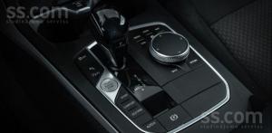 Black BMW 118 2021 in Riga, with an engine capacity of 1.50 L and mileage of 119 thousand km for 16500 €, photo 23 on AUTOMOTO.COM.LV