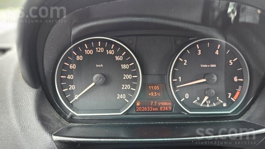 Blue BMW 118 2006 in Riga, with an engine capacity of 2.00 L and mileage of 203 thousand km for 2450 €, photo 12 on AUTOMOTO.COM.LV