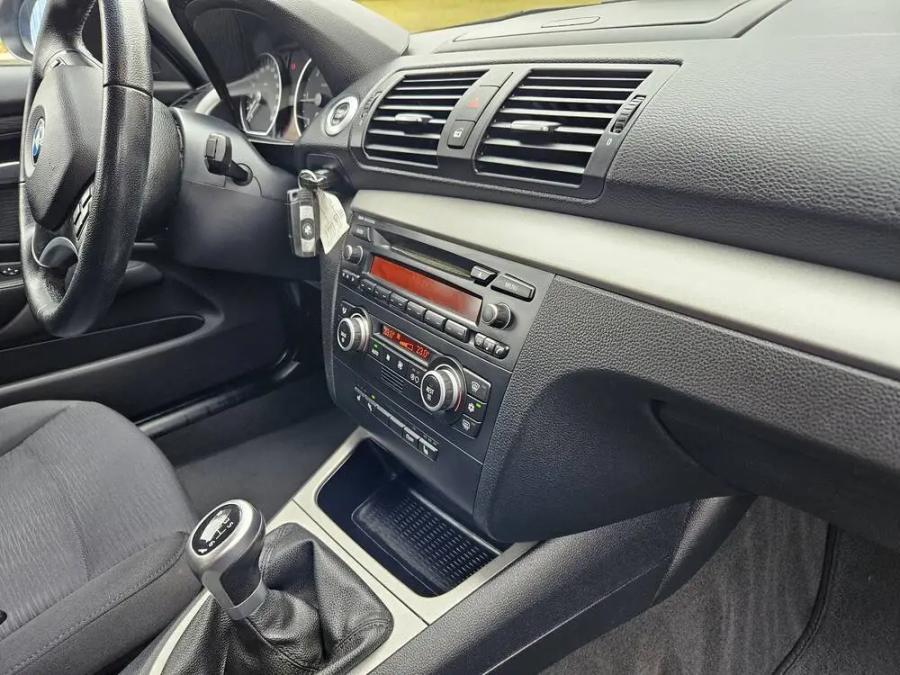 Blue BMW 118 2008 in Jekabpils, with an engine capacity of 2.00 L and mileage of 264 thousand km for 3790 €, photo 17 on AUTOMOTO.COM.LV