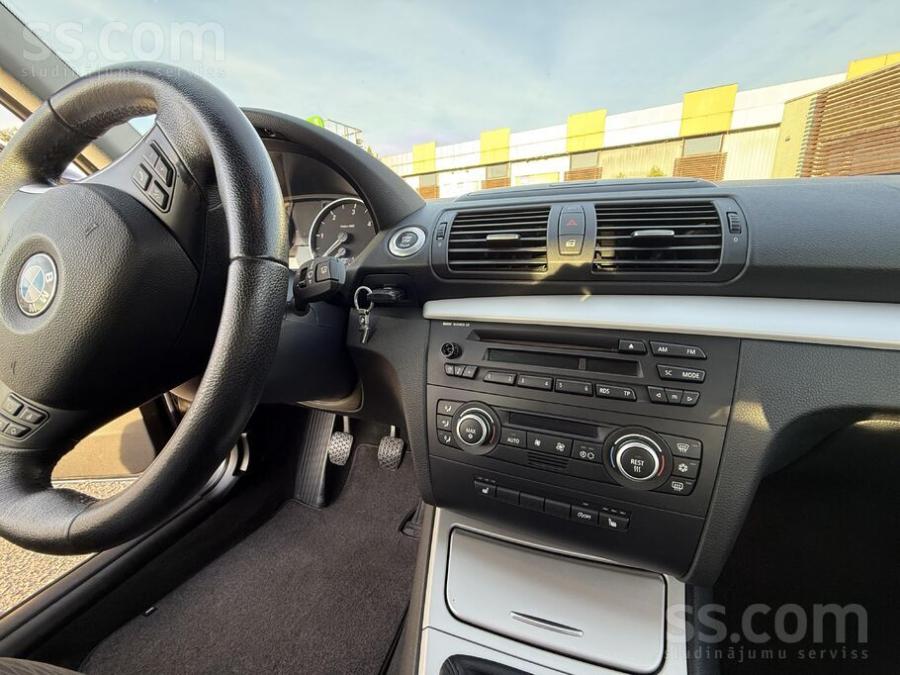 Blue BMW 118 2009 in Riga, with an engine capacity of 2.00 L and mileage of 265 thousand km for 4450 €, photo 13 on AUTOMOTO.COM.LV