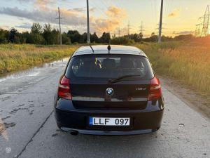 Zils BMW 118 2009 Viļņa, ar dzinēja tilpumu 2.00 L un nobraukumu 284 tūkst. km par 3500 €, foto 3 vietnē AUTOMOTO.COM.LV