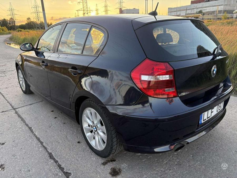 Zils BMW 118 2009 Viļņa, ar dzinēja tilpumu 2.00 L un nobraukumu 284 tūkst. km par 3500 €, foto 4 vietnē AUTOMOTO.COM.LV