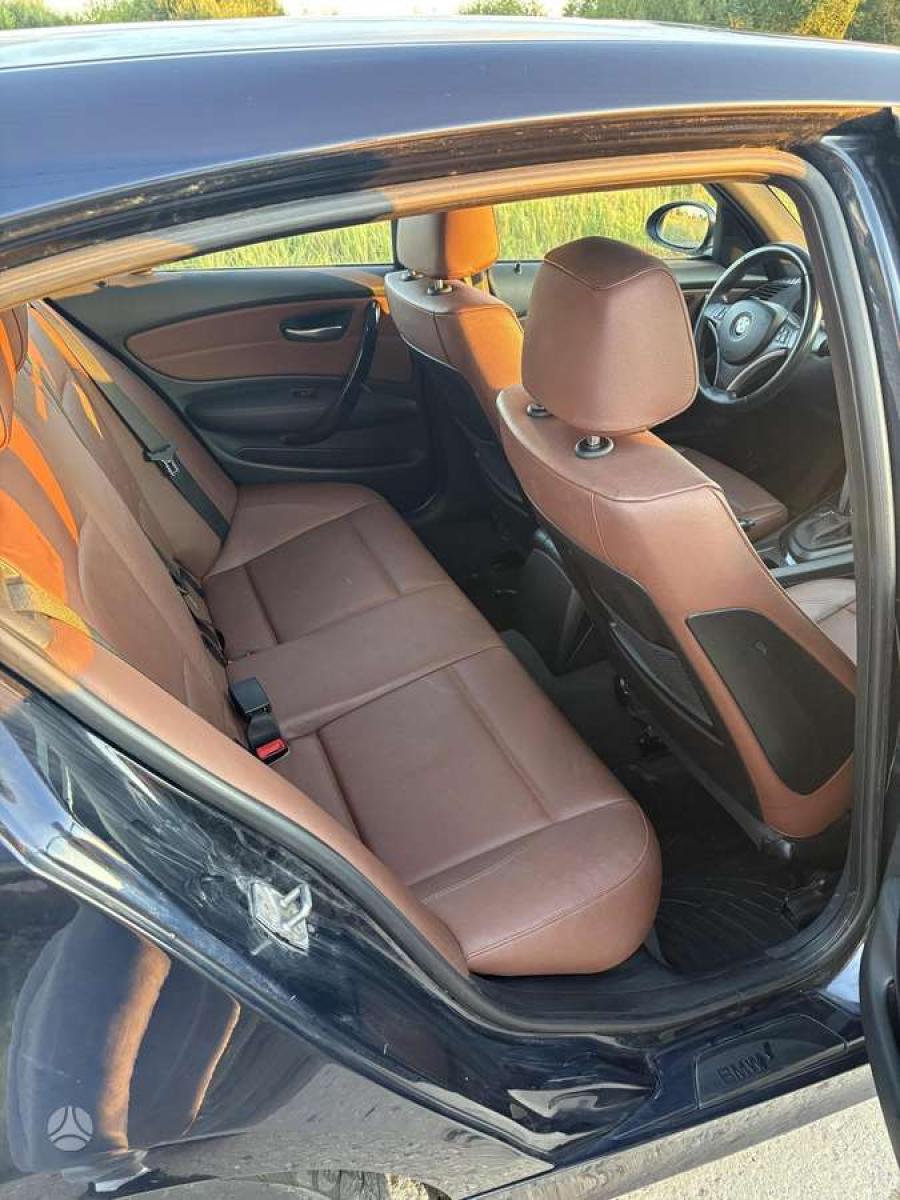 Zils BMW 118 2009 Viļņa, ar dzinēja tilpumu 2.00 L un nobraukumu 284 tūkst. km par 3500 €, foto 16 vietnē AUTOMOTO.COM.LV