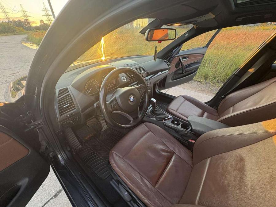 Zils BMW 118 2009 Viļņa, ar dzinēja tilpumu 2.00 L un nobraukumu 284 tūkst. km par 3500 €, foto 20 vietnē AUTOMOTO.COM.LV
