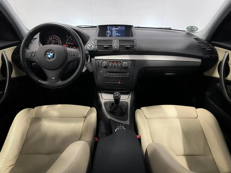 Zils BMW 118 2011 Jūrmala, ar dzinēja tilpumu 2.00 L un nobraukumu 227 tūkst. km par 4650 €, foto 23 vietnē AUTOMOTO.COM.LV