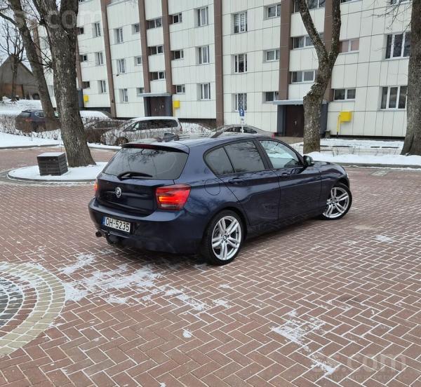 Blue BMW 118 2012 in Riga, with an engine capacity of 2.00 L and mileage of 309 thousand km for 6550 €, photo 4 on AUTOMOTO.COM.LV