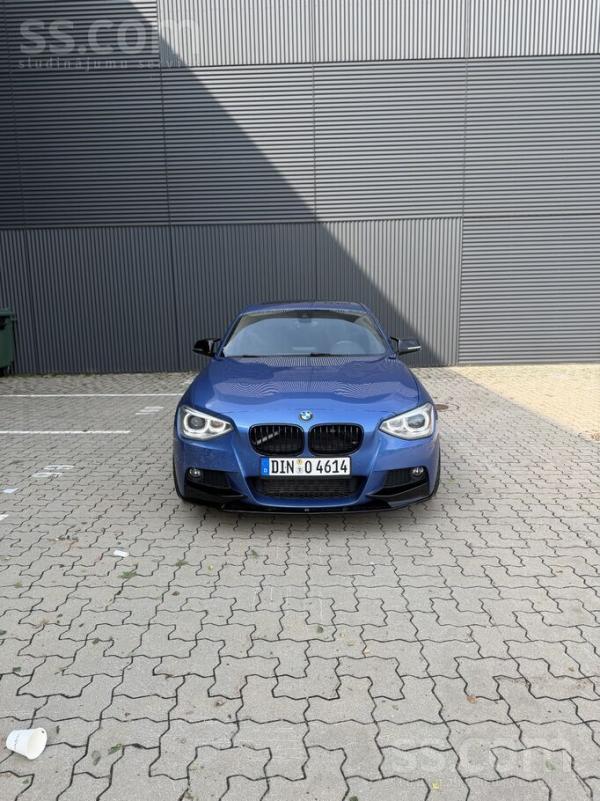 Blue BMW 118 2012 in Riga, with an engine capacity of 2.00 L and mileage of 327 thousand km for 7650 €, photo 2 on AUTOMOTO.COM.LV