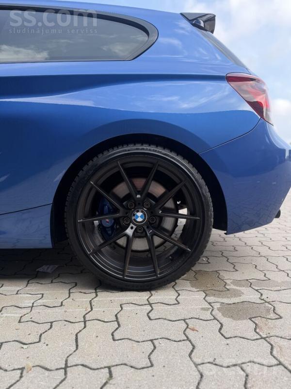 Blue BMW 118 2012 in Riga, with an engine capacity of 2.00 L and mileage of 327 thousand km for 7650 €, photo 9 on AUTOMOTO.COM.LV