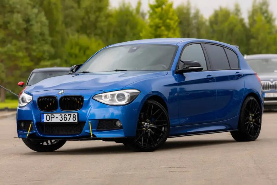 Blue BMW 118 2013 in Jelgava, with an engine capacity of 2.00 L and mileage of 272 thousand km for 8200 €, photo 1 on AUTOMOTO.COM.LV