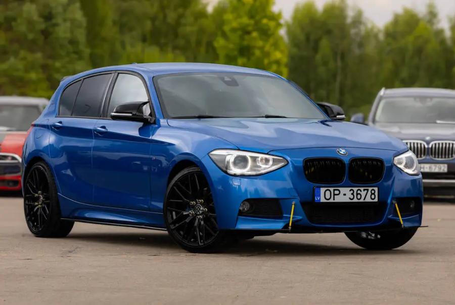 Blue BMW 118 2013 in Jelgava, with an engine capacity of 2.00 L and mileage of 272 thousand km for 8200 €, photo 4 on AUTOMOTO.COM.LV