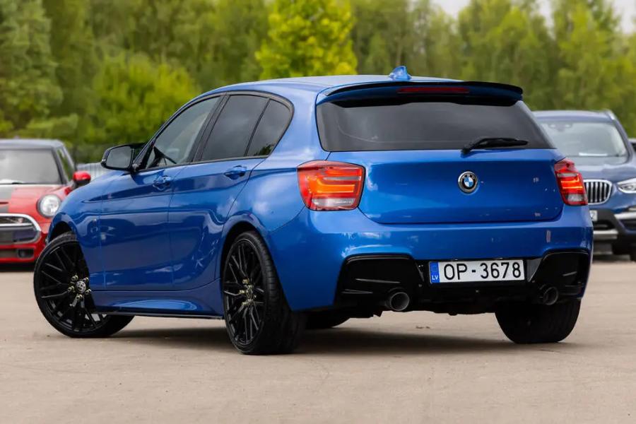 Blue BMW 118 2013 in Jelgava, with an engine capacity of 2.00 L and mileage of 272 thousand km for 8200 €, photo 5 on AUTOMOTO.COM.LV