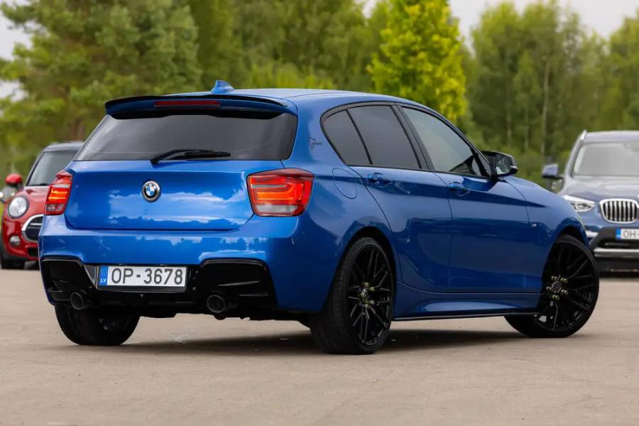 Blue BMW 118 2013 in Jelgava, with an engine capacity of 2.00 L and mileage of 272 thousand km for 8200 €, photo 7 on AUTOMOTO.COM.LV