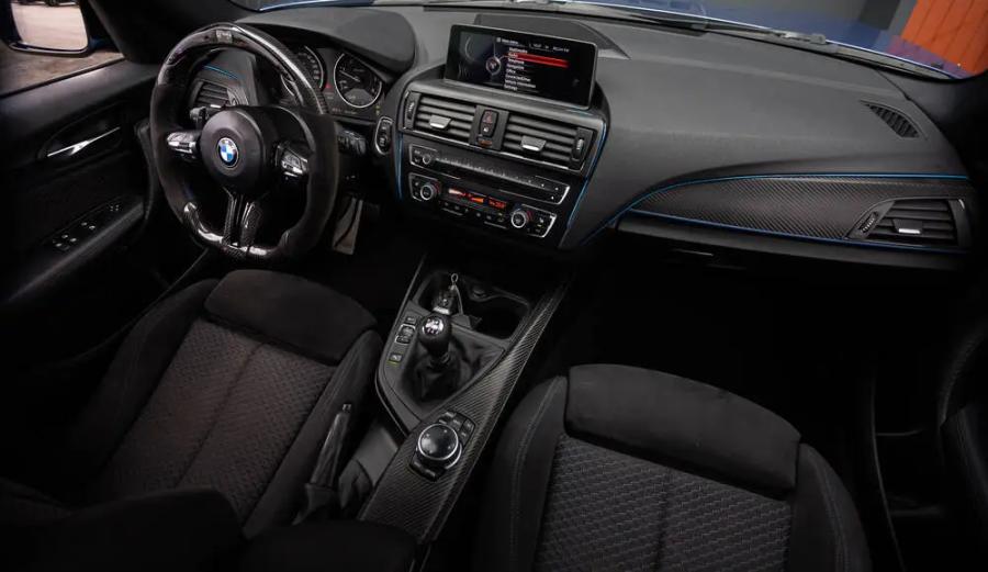 Blue BMW 118 2013 in Jelgava, with an engine capacity of 2.00 L and mileage of 272 thousand km for 8200 €, photo 10 on AUTOMOTO.COM.LV
