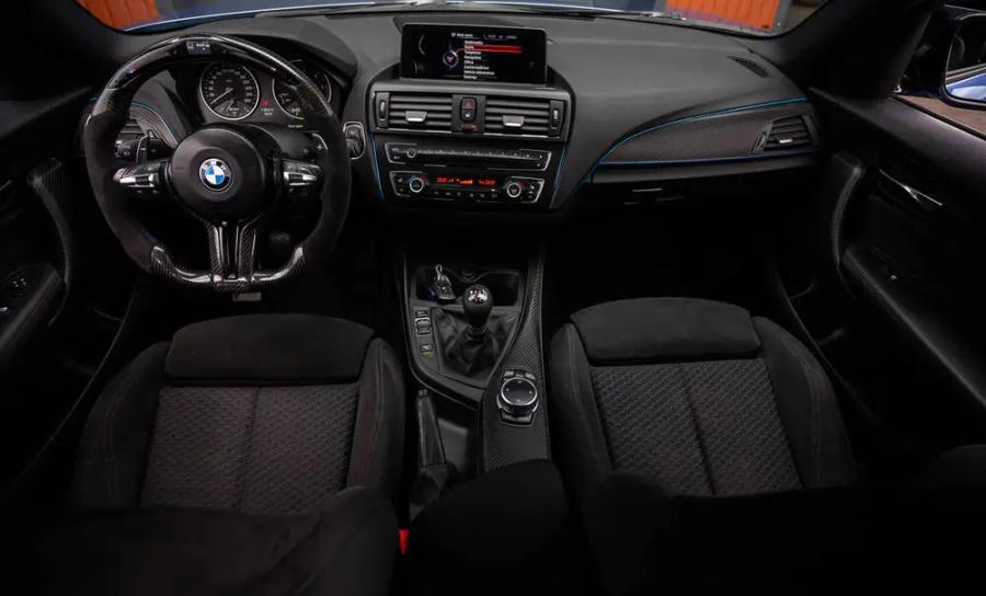 Blue BMW 118 2013 in Jelgava, with an engine capacity of 2.00 L and mileage of 272 thousand km for 8200 €, photo 11 on AUTOMOTO.COM.LV