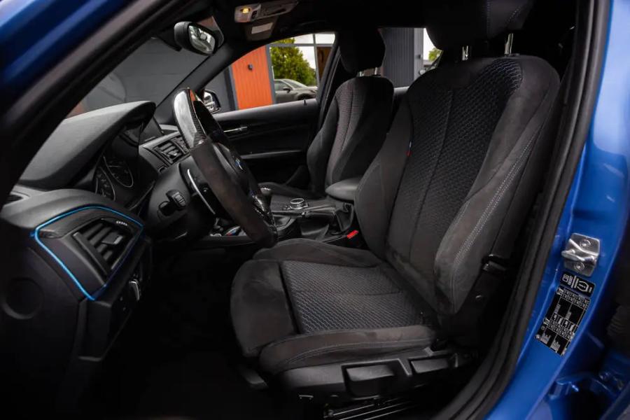 Blue BMW 118 2013 in Jelgava, with an engine capacity of 2.00 L and mileage of 272 thousand km for 8200 €, photo 15 on AUTOMOTO.COM.LV