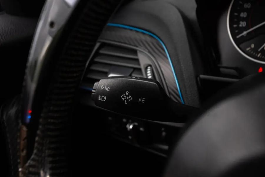 Blue BMW 118 2013 in Jelgava, with an engine capacity of 2.00 L and mileage of 272 thousand km for 8200 €, photo 28 on AUTOMOTO.COM.LV