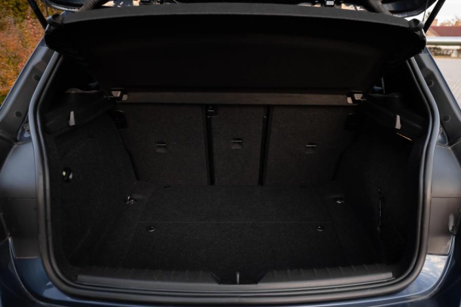 Blue BMW 118 2015 in Riga, with an engine capacity of 2.00 L and mileage of 211 thousand km for 11490 €, photo 4 on AUTOMOTO.COM.LV