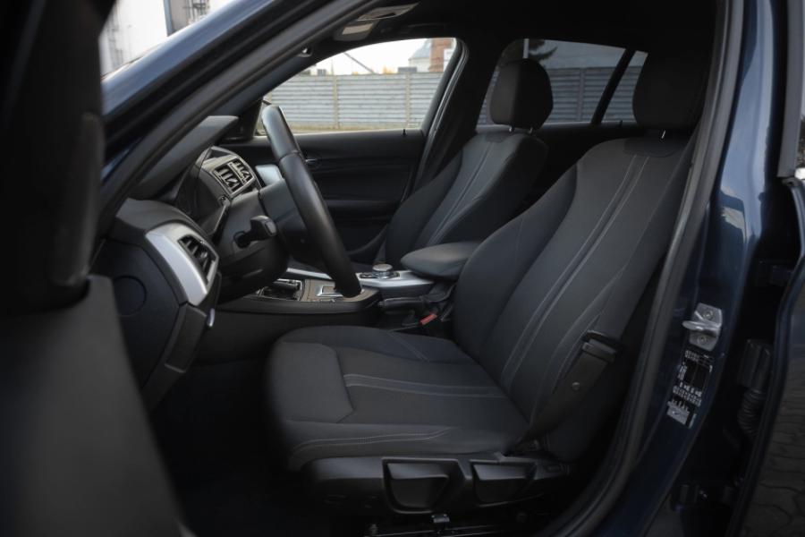 Blue BMW 118 2015 in Riga, with an engine capacity of 2.00 L and mileage of 211 thousand km for 11490 €, photo 12 on AUTOMOTO.COM.LV