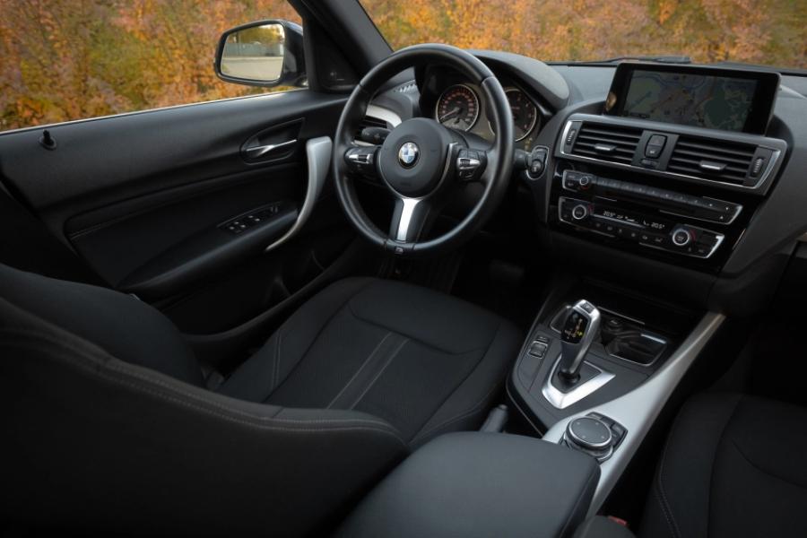 Blue BMW 118 2015 in Riga, with an engine capacity of 2.00 L and mileage of 211 thousand km for 11490 €, photo 15 on AUTOMOTO.COM.LV