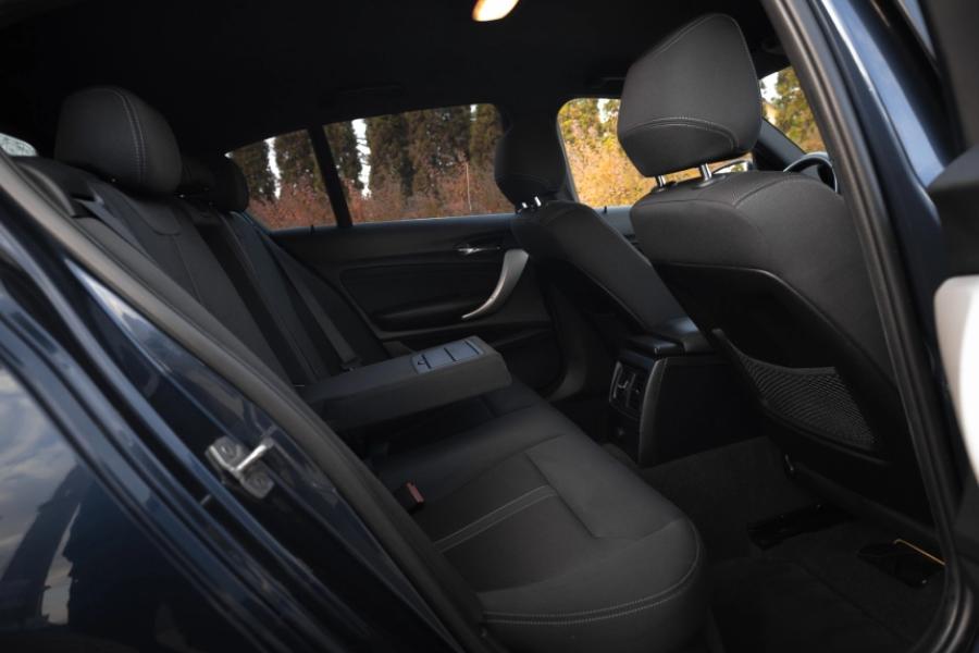 Blue BMW 118 2015 in Riga, with an engine capacity of 2.00 L and mileage of 211 thousand km for 11490 €, photo 16 on AUTOMOTO.COM.LV