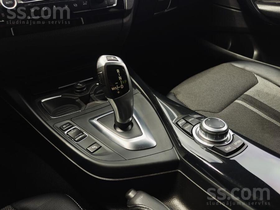 Blue BMW 118 2015 in Riga, with an engine capacity of 1.60 L and mileage of 209 thousand km for 9700 €, photo 12 on AUTOMOTO.COM.LV