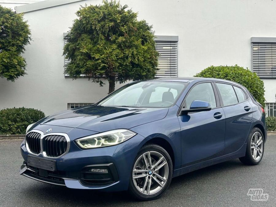 Blue BMW 118 2021 in Kaunas, with an engine capacity of 1.50 L and mileage of 52 thousand km for 22709 €, photo 1 on AUTOMOTO.COM.LV