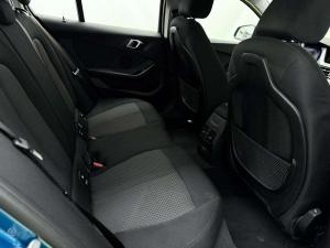 Blue BMW 118 2022 in Vilnius, with an engine capacity of 1.50 L and mileage of 67 thousand km for 16790 €, photo 15 on AUTOMOTO.COM.LV