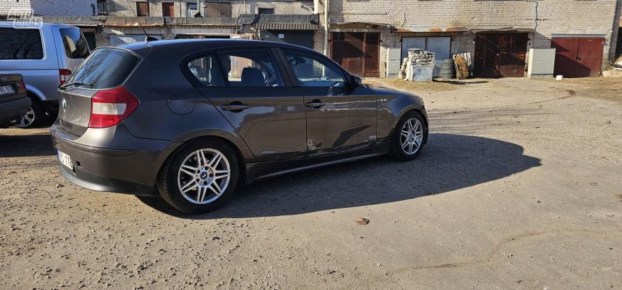 Brūns BMW 118 2005 Viļņa, ar dzinēja tilpumu 2.00 L un nobraukumu 306 tūkst. km par 1700 €, foto 3 vietnē AUTOMOTO.COM.LV