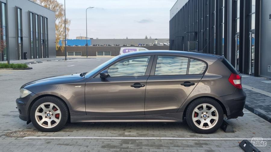 Brūns BMW 118 2006 Viļņa, ar dzinēja tilpumu 2.00 L un nobraukumu 280 tūkst. km par 1900 €, foto 2 vietnē AUTOMOTO.COM.LV
