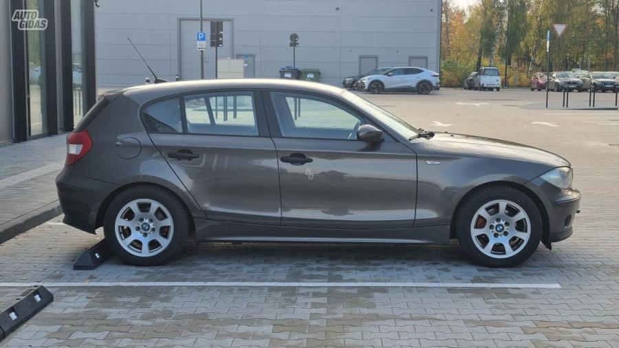 Brūns BMW 118 2006 Viļņa, ar dzinēja tilpumu 2.00 L un nobraukumu 280 tūkst. km par 1900 €, foto 5 vietnē AUTOMOTO.COM.LV