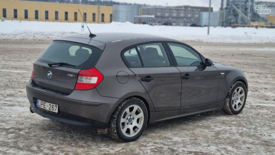Brūns BMW 118 2006 Viļņa, ar dzinēja tilpumu 2.00 L un nobraukumu 281 tūkst. km par 1650 €, foto 4 vietnē AUTOMOTO.COM.LV