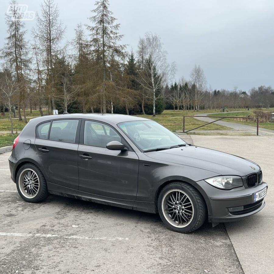 Brown BMW 118 2007 in Kelme, with an engine capacity of 2.00 L and mileage of 349 thousand km for 2499 €, photo 4 on AUTOMOTO.COM.LV