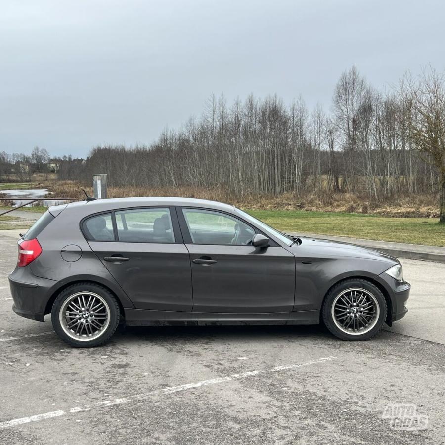 Brown BMW 118 2007 in Kelme, with an engine capacity of 2.00 L and mileage of 349 thousand km for 2499 €, photo 5 on AUTOMOTO.COM.LV