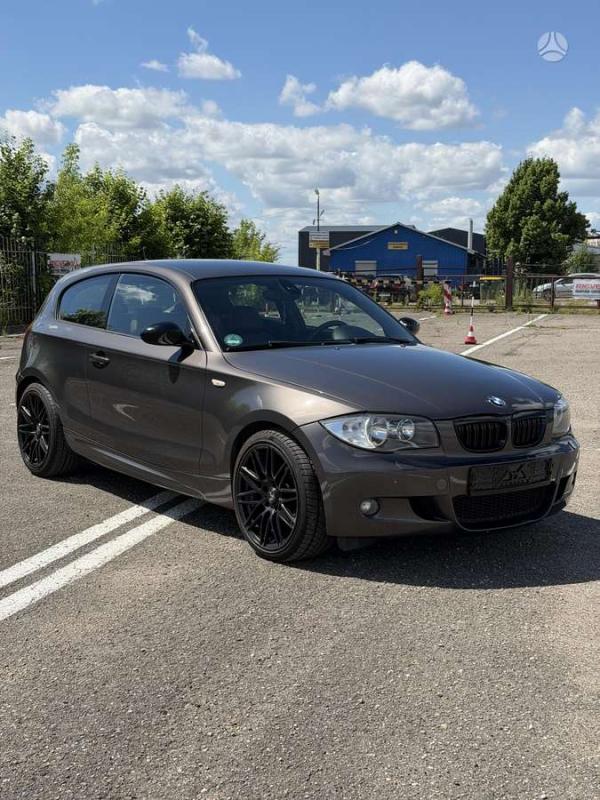 Brūns BMW 118 2007 Kėdainiai, ar dzinēja tilpumu 2.00 L un nobraukumu 264 tūkst. km par 3400 €, foto 1 vietnē AUTOMOTO.COM.LV